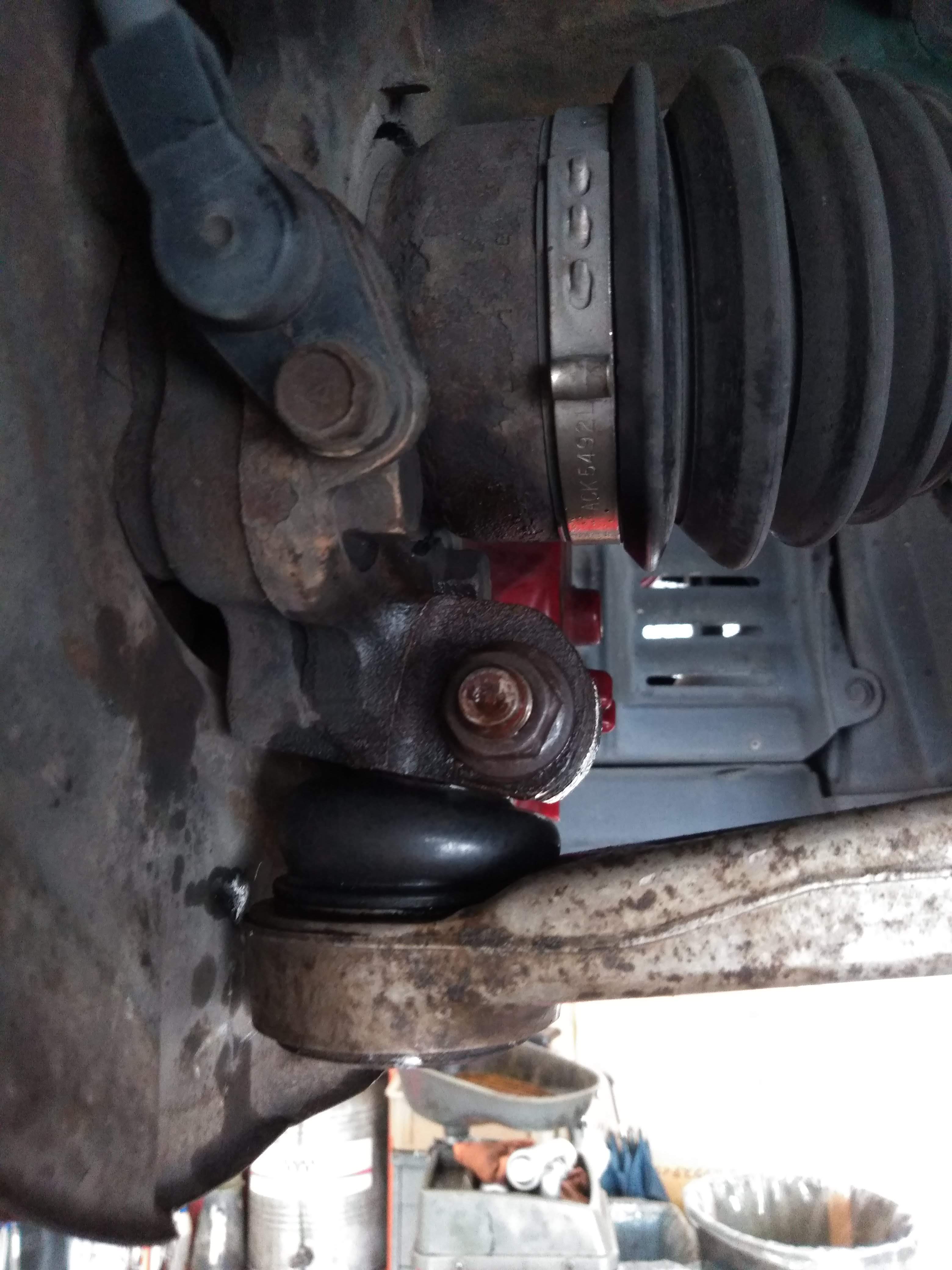 三菱自動車(純正) フロント・ロアアームブーツ交換